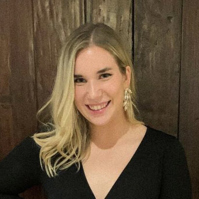 Book Services in Mount Laurel, NJ with Olivia