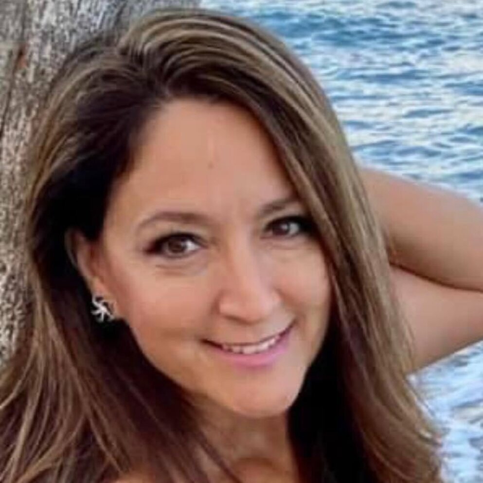 Book Services in Yakima, WA with Griselda
