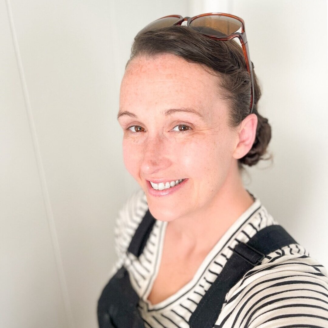 Book Services in Akron, OH with Angela