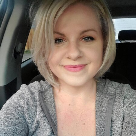 Book Services in Vandergrift, PA with Stephanie