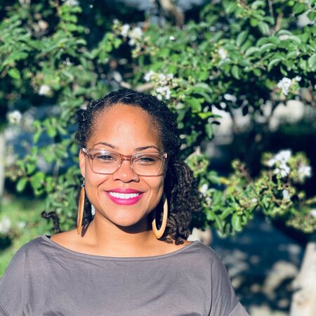 Book Services in Lansing, MI with Kaitlyn