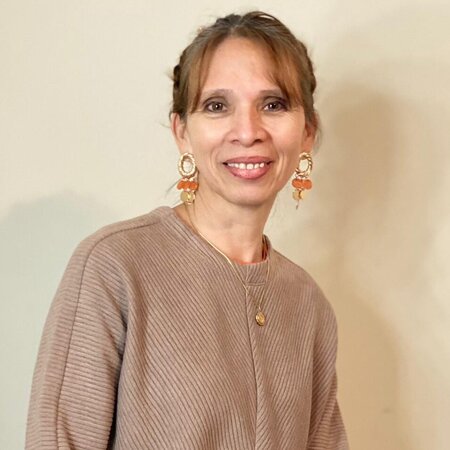 Book Services in Wilmington, DE with Ligia