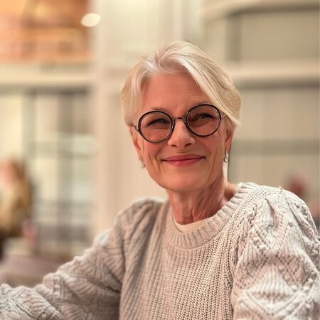 Book Services in Saint Louis, MO with Michaelene