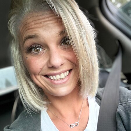 Book Services in Springfield, OR with Jessica