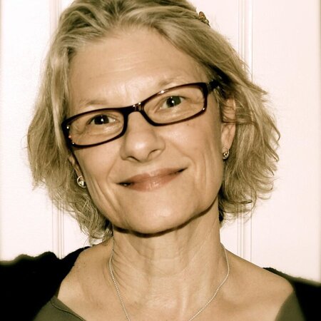 Book Services in Saint Louis, MO with Michaelene