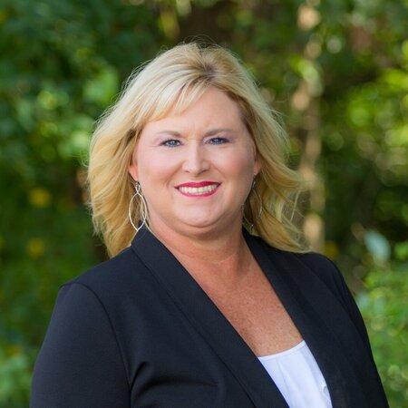 Book Services in Foley, AL with Connie