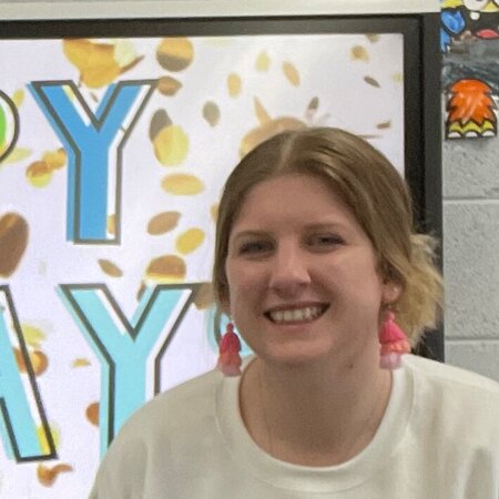 Book Services in Morton, IL with Ellie