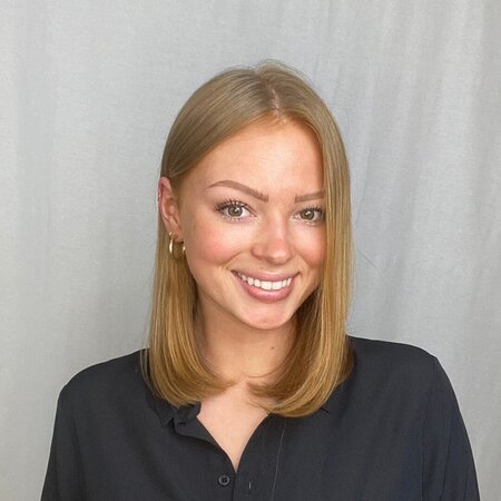 Book Services in Newark, DE with Mackenzie