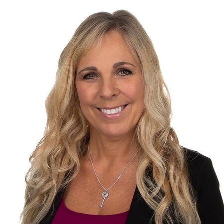 Book Services in Fort Myers, FL with Tina