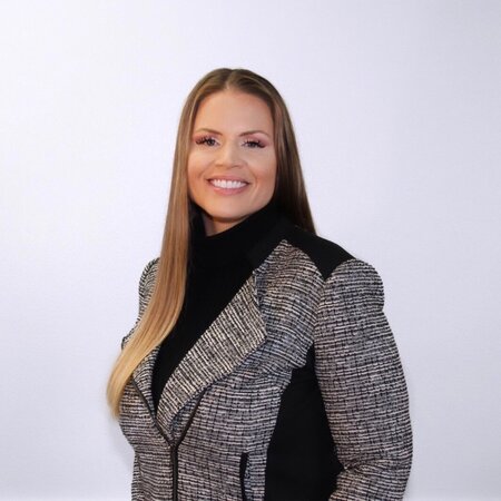 Book Services in Vista, CA with Tricia