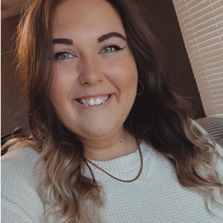 Book Services in South Roxana, IL with Skylynn