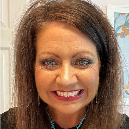 Book Services in Saint Petersburg, FL with Gail