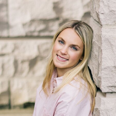 Book Services in Bowling Green, KY with Allena