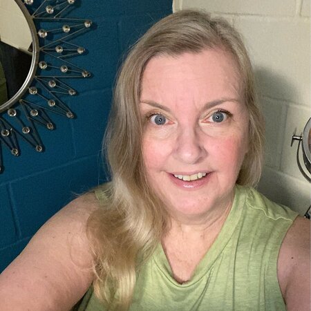 Book Services in Rockport, TX with Sandra