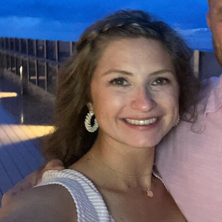 Book Services in Howell, MI with Stacey