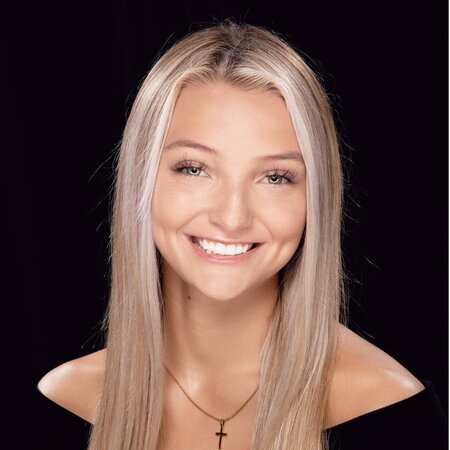 Book Services in Knoxville, TN with Alise