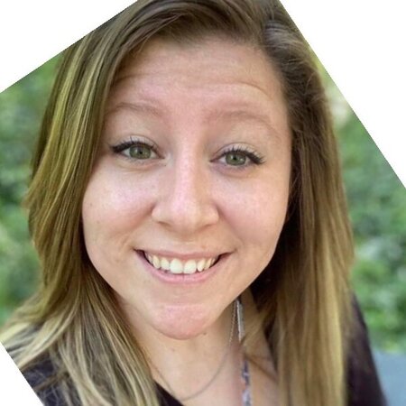 Book Services in Caledonia, MI with Saraha